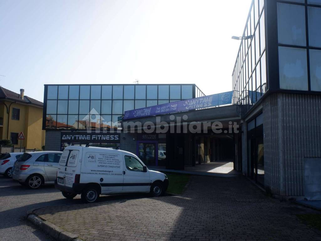 Locale commerciale via Saronnese 44, Legnano, Rif. 98391670 ...