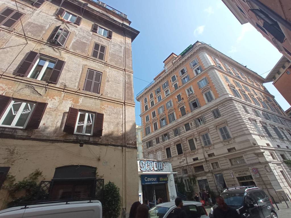 Vendita Appartamento in via Urbana. Roma. Da ristrutturare, secondo ...