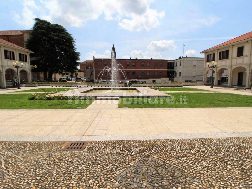 Locale commerciale piazza Nuova, Parona, Rif. 104534649 - Immobiliare.it