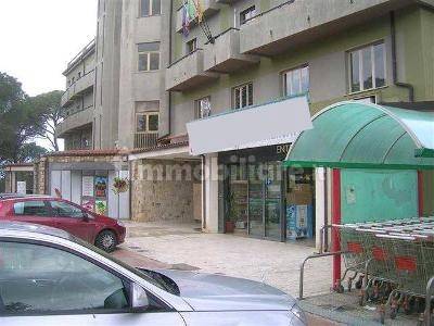 Locale commerciale in Vendita