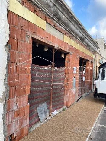 Locale commerciale in Vendita