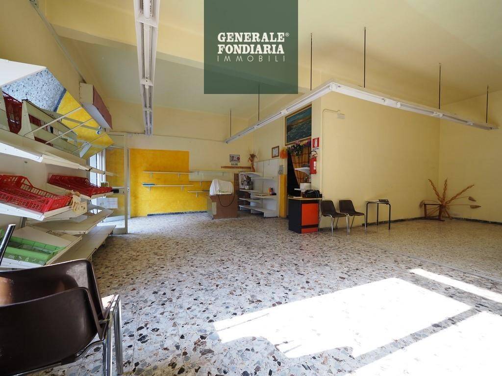Locale commerciale in Vendita