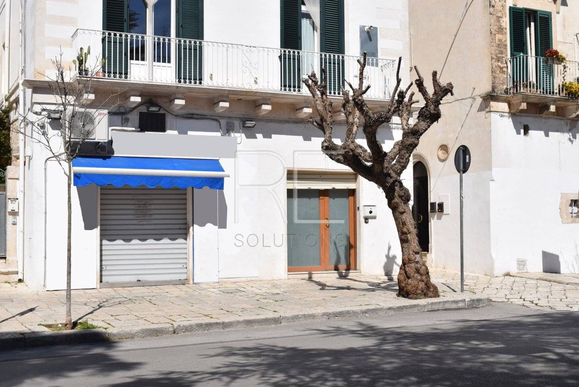 Locale commerciale in Vendita