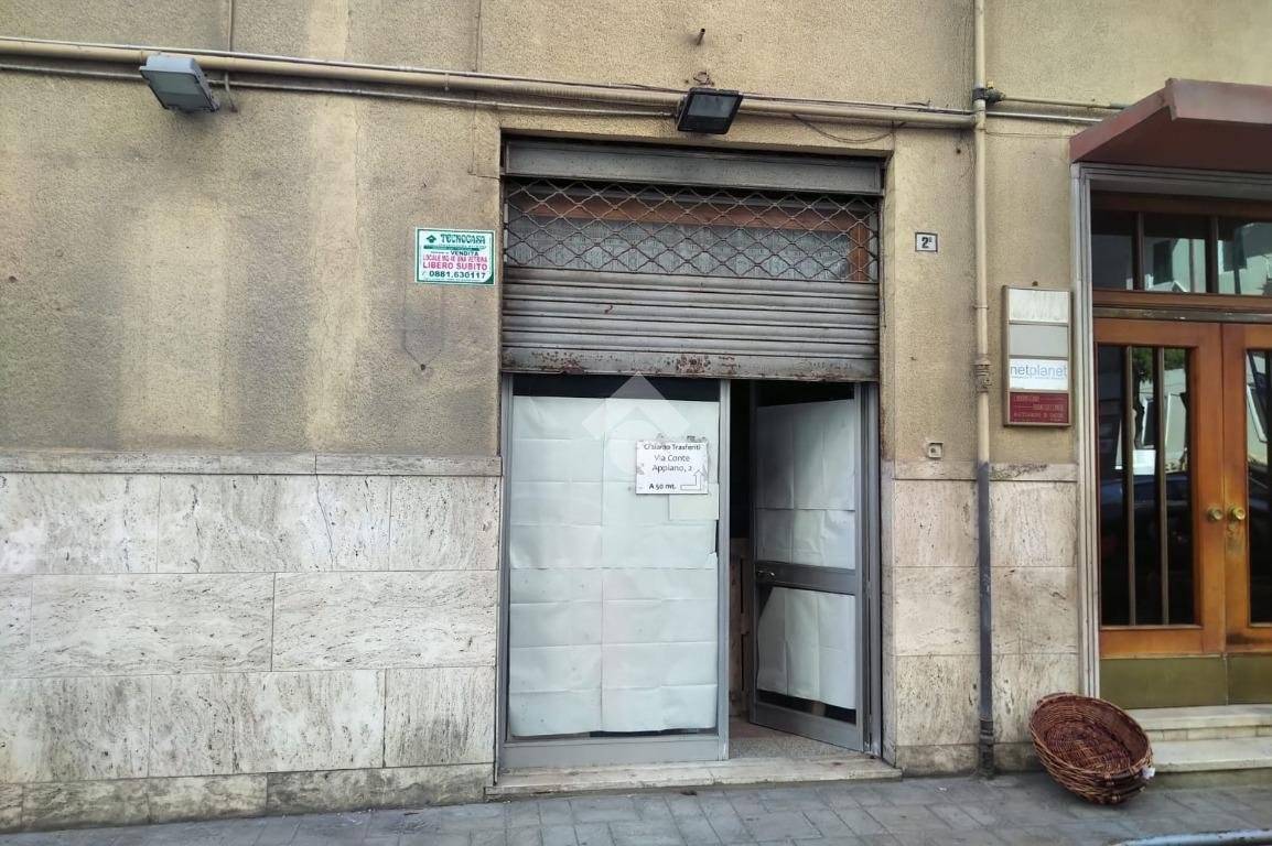 Locale commerciale in Vendita