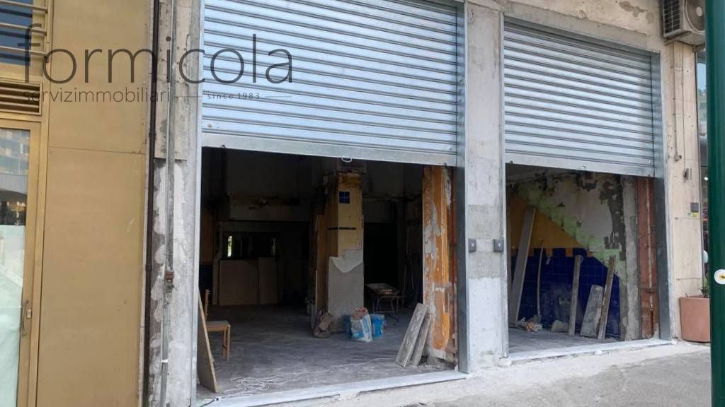 Locale commerciale in Vendita