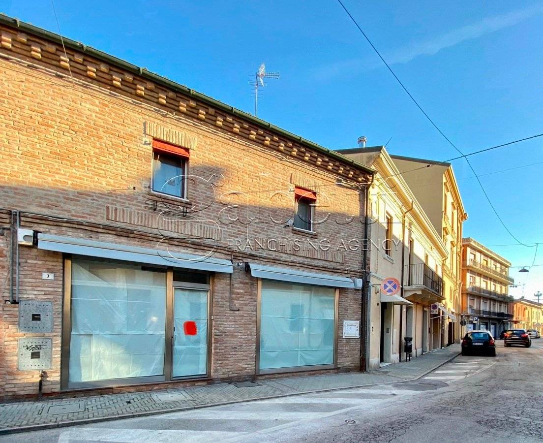 Locale commerciale in Vendita