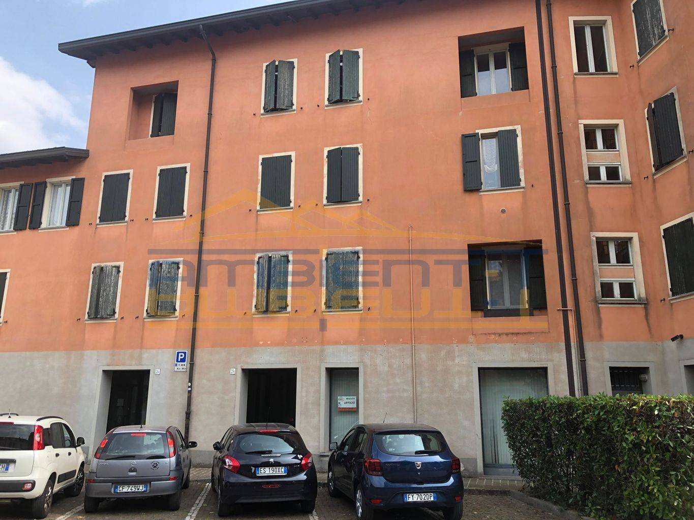 Locale commerciale in Vendita