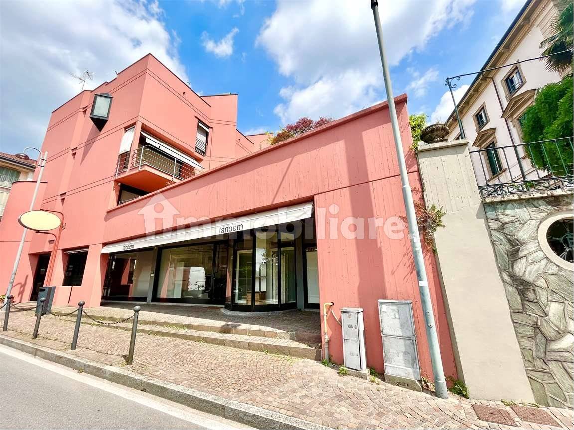 Locale commerciale in Vendita