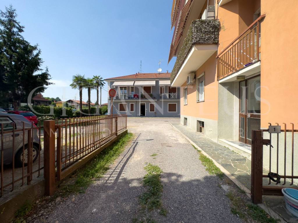 Vendita Appartamento Lonate Ceppino. Bilocale in via Angelo Molteni 3 ...