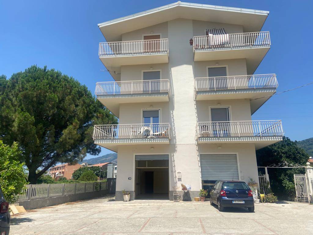 Locale commerciale in Vendita