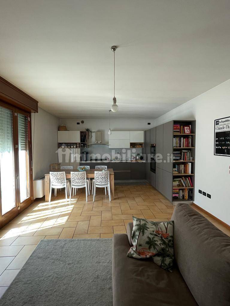 Trilocale piazza Giacomo Matteotti 2, Centro, Castel Goffredo