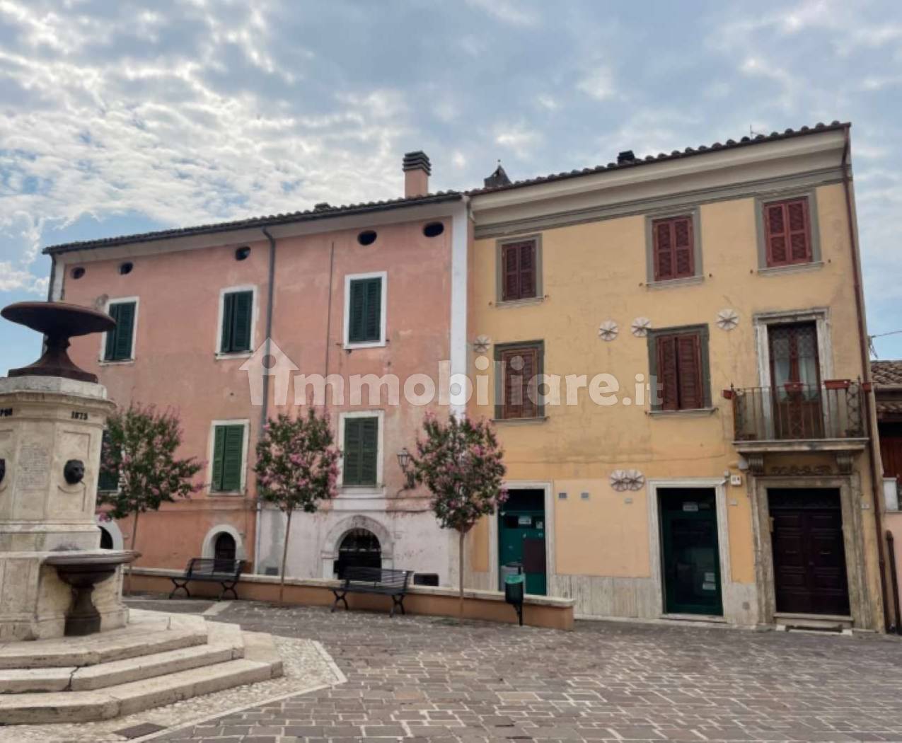 Locale commerciale in Vendita