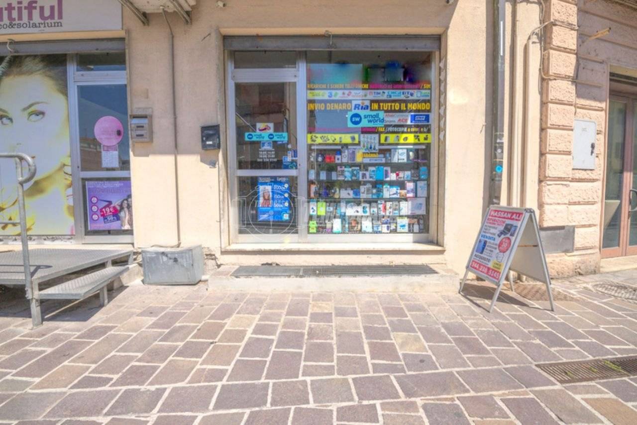 Locale commerciale in Vendita