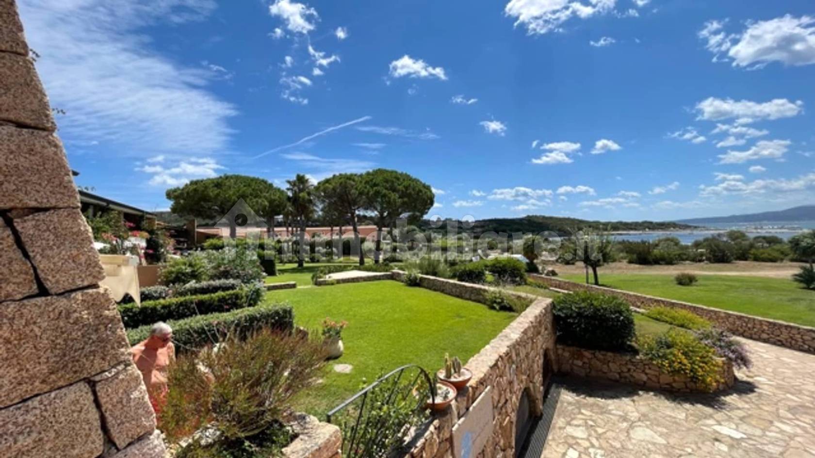 Locale commerciale in Vendita