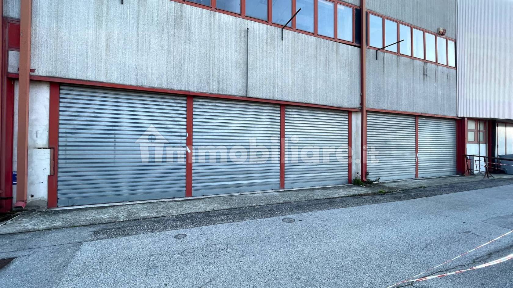 Locale commerciale in Vendita