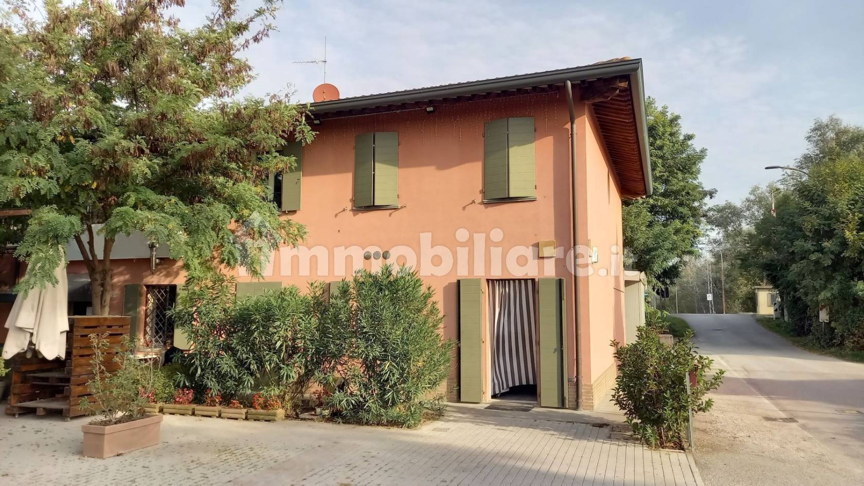 Locale commerciale in Vendita