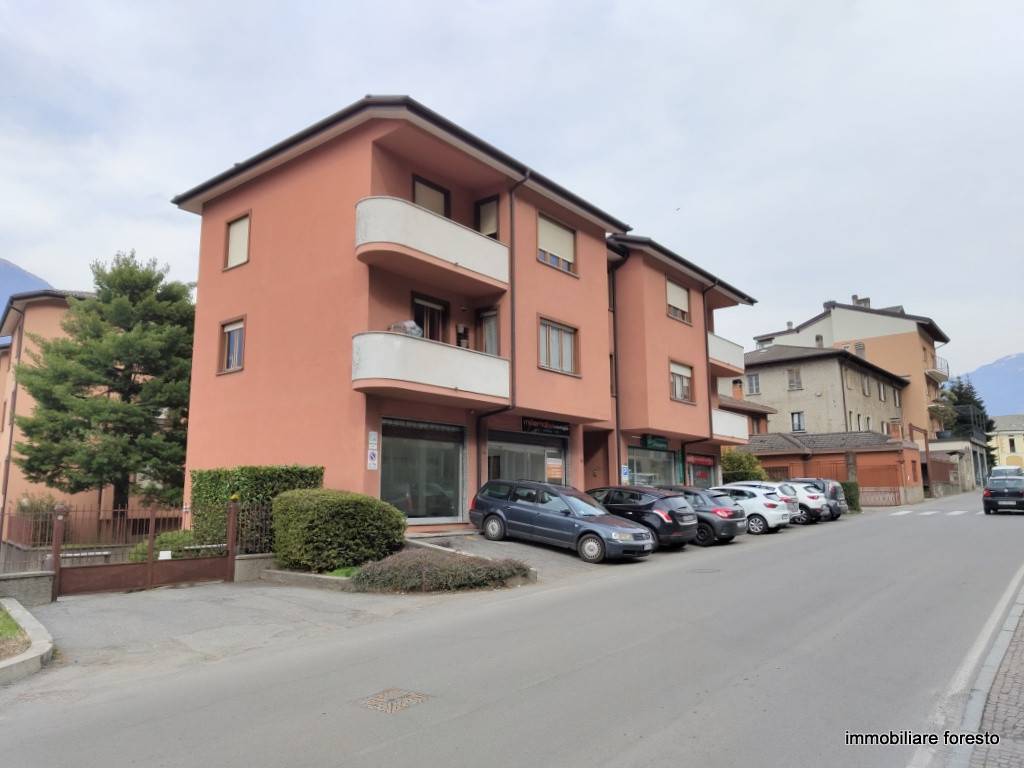 Locale commerciale in Vendita