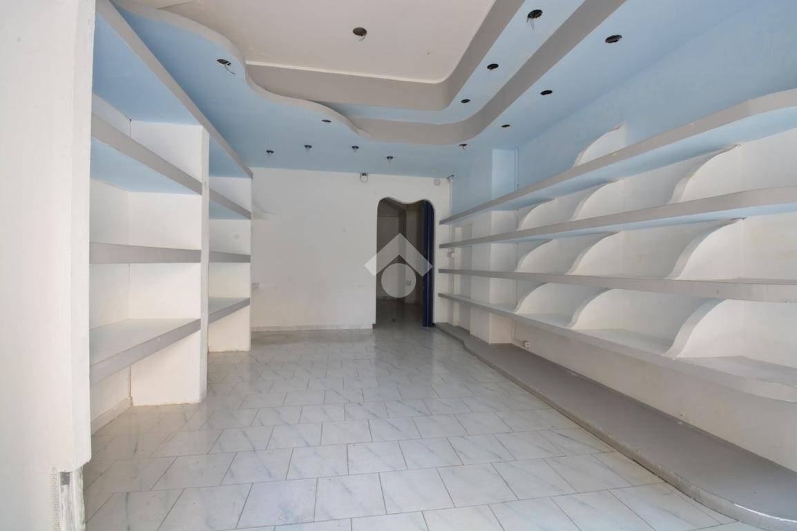 Locale commerciale in Vendita