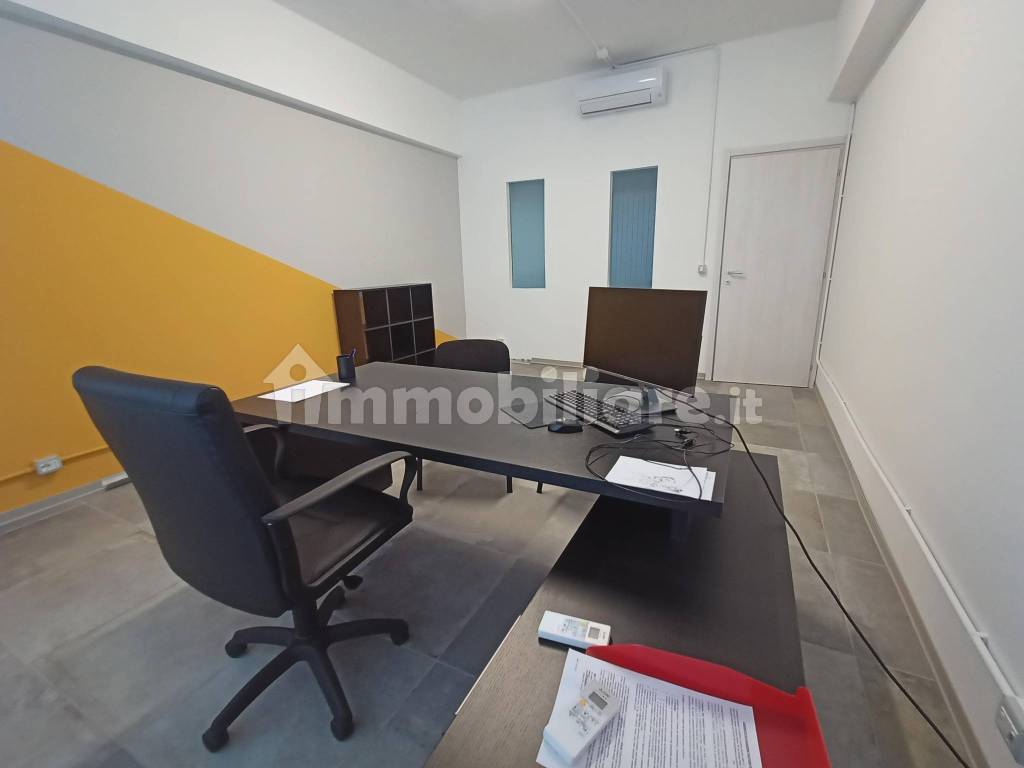 Ufficio - Studio via Lombardore 301, Leinì, Rif. 104748563 - Immobiliare.it