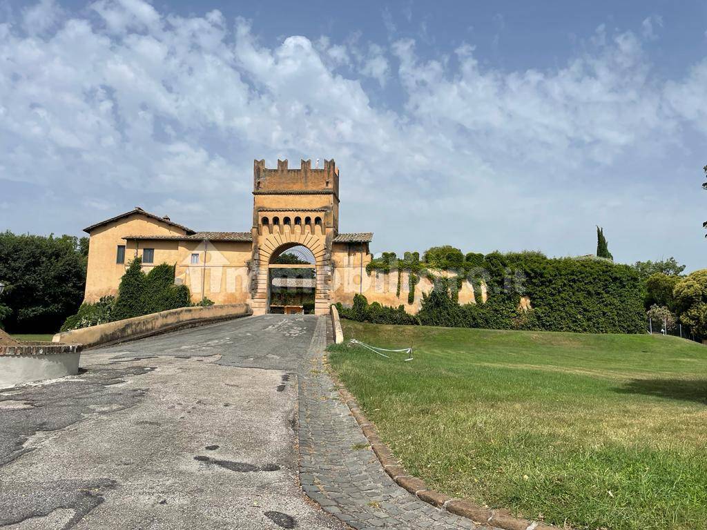 Vendita Appartamento in villa in via Tiberina Capena. Buono stato ...