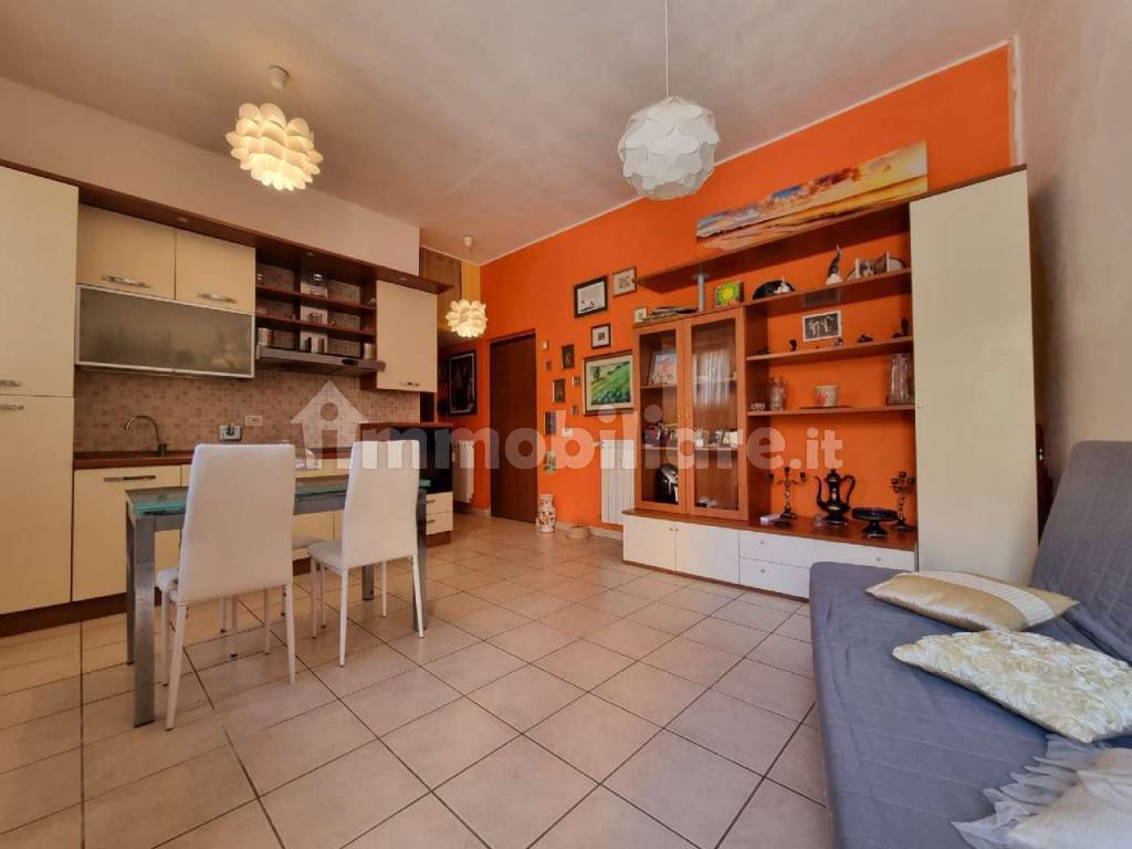 Vendita Appartamento Pomezia. Bilocale in via Roma. Buono stato, piano ...