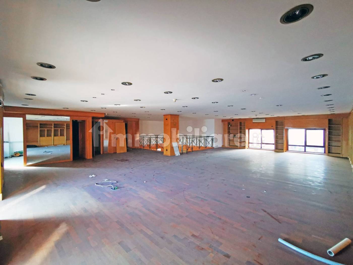 Locale commerciale in Vendita