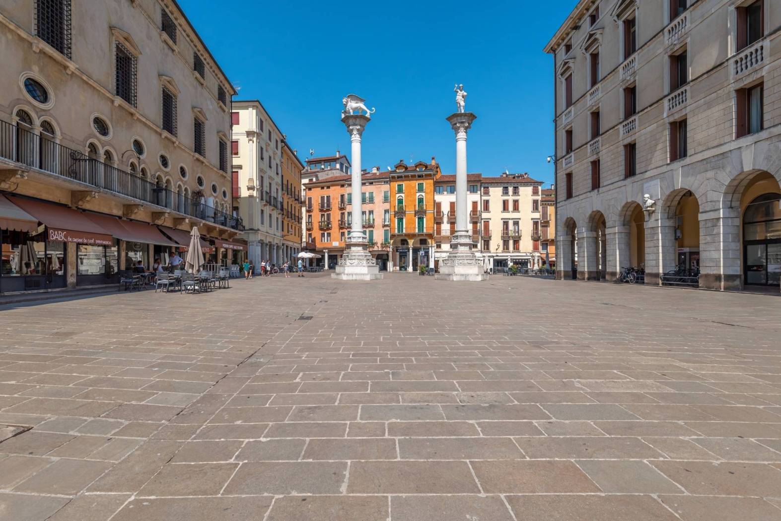 Locale commerciale in Vendita