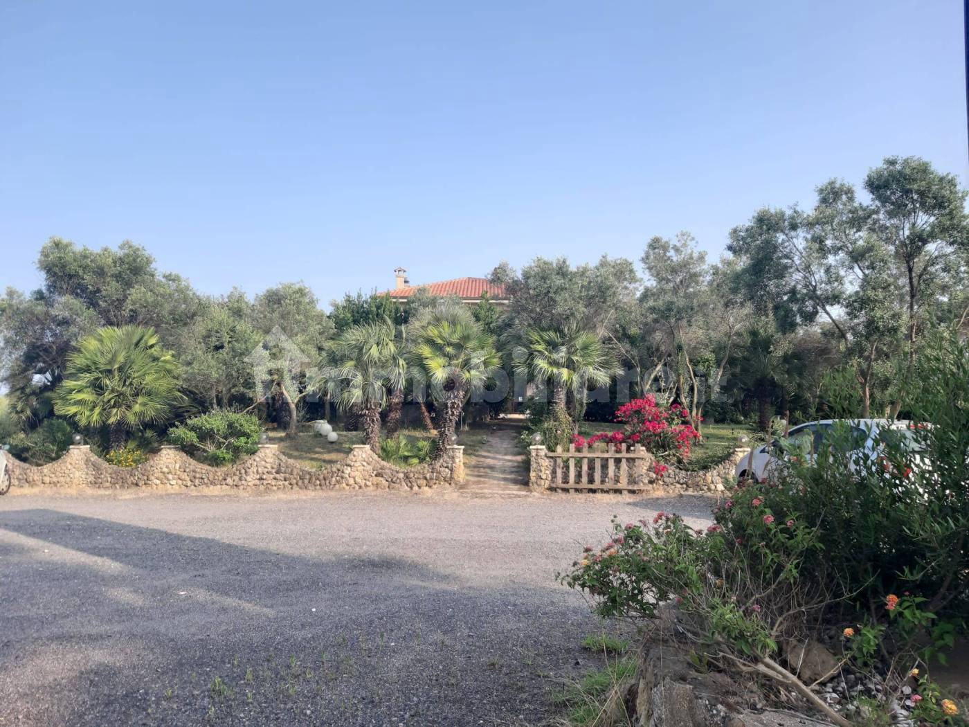 Locale commerciale con laboratorio in Vendita