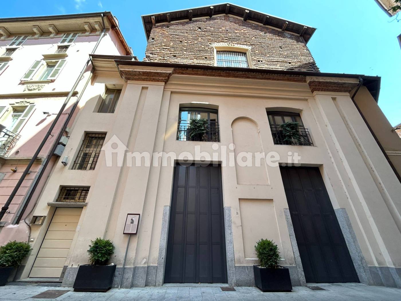 Locale commerciale in Vendita