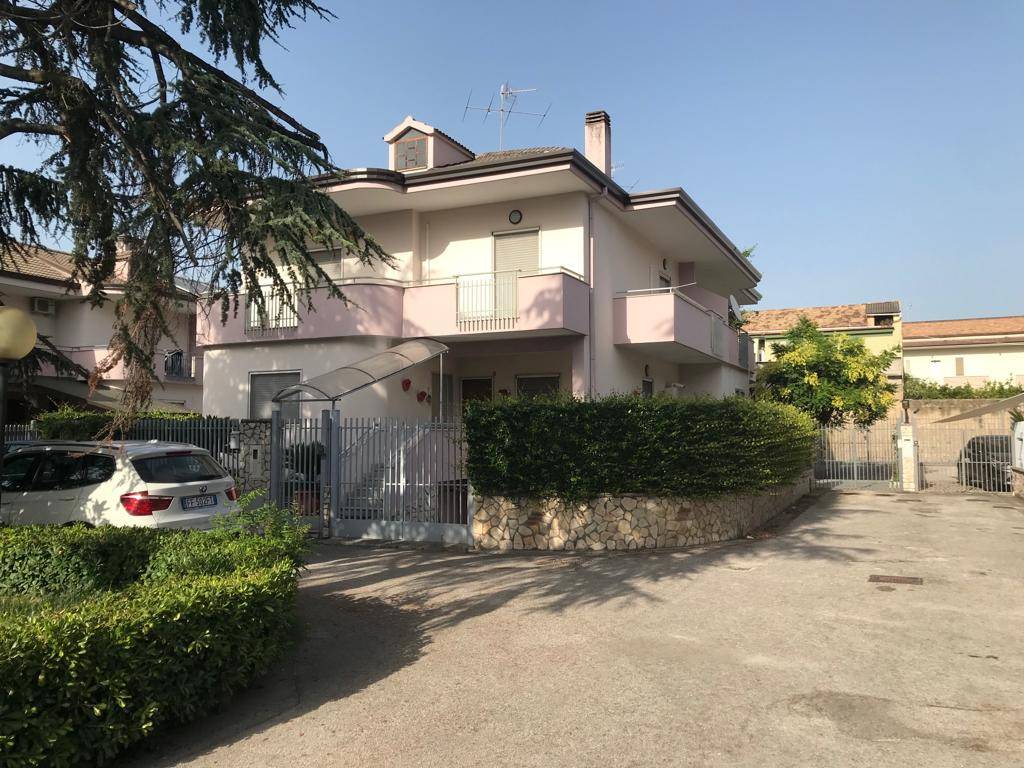 Vendita Villa a schiera in via Pietro Nenni San Prisco. Buono stato ...