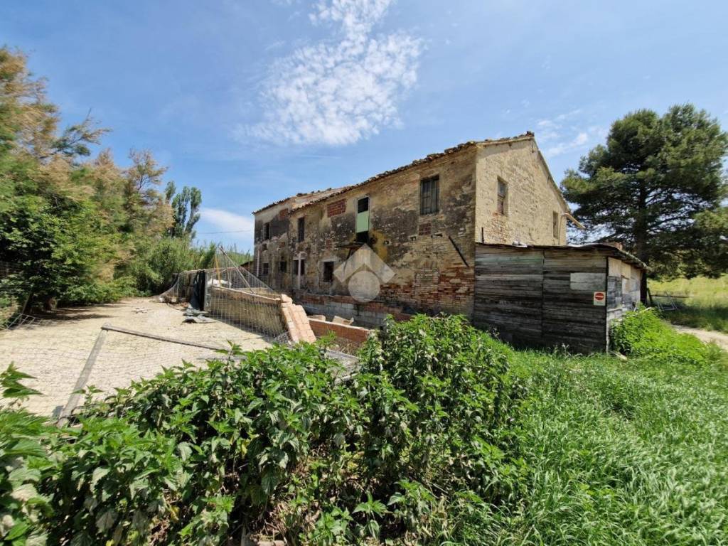 Vendita Rustico in via Roma Tavullia. Da ristrutturare, 345 m², rif ...