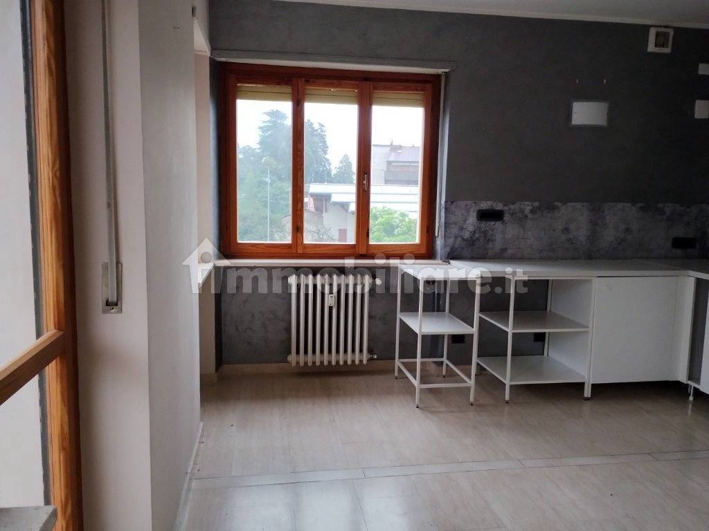 Affitto Appartamento Demonte. Quadrilocale in piazza Renzo Spada. Buono ...