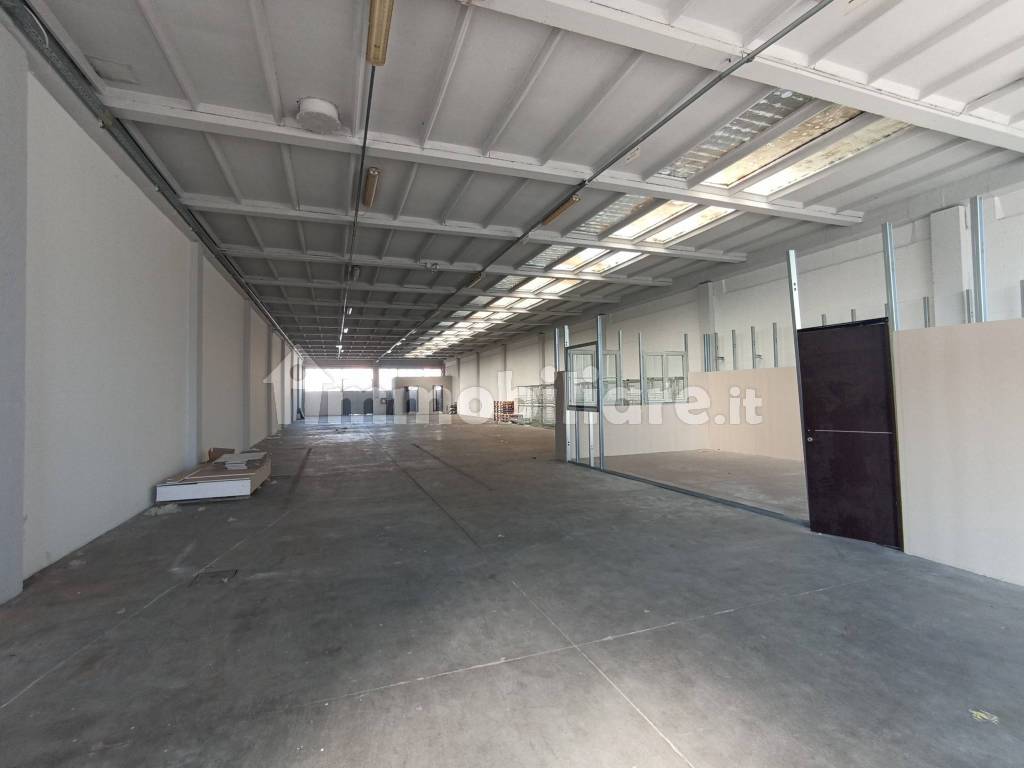 Capannone viale Alessandro Volta 30, Cusago, Rif. 104828757 ...