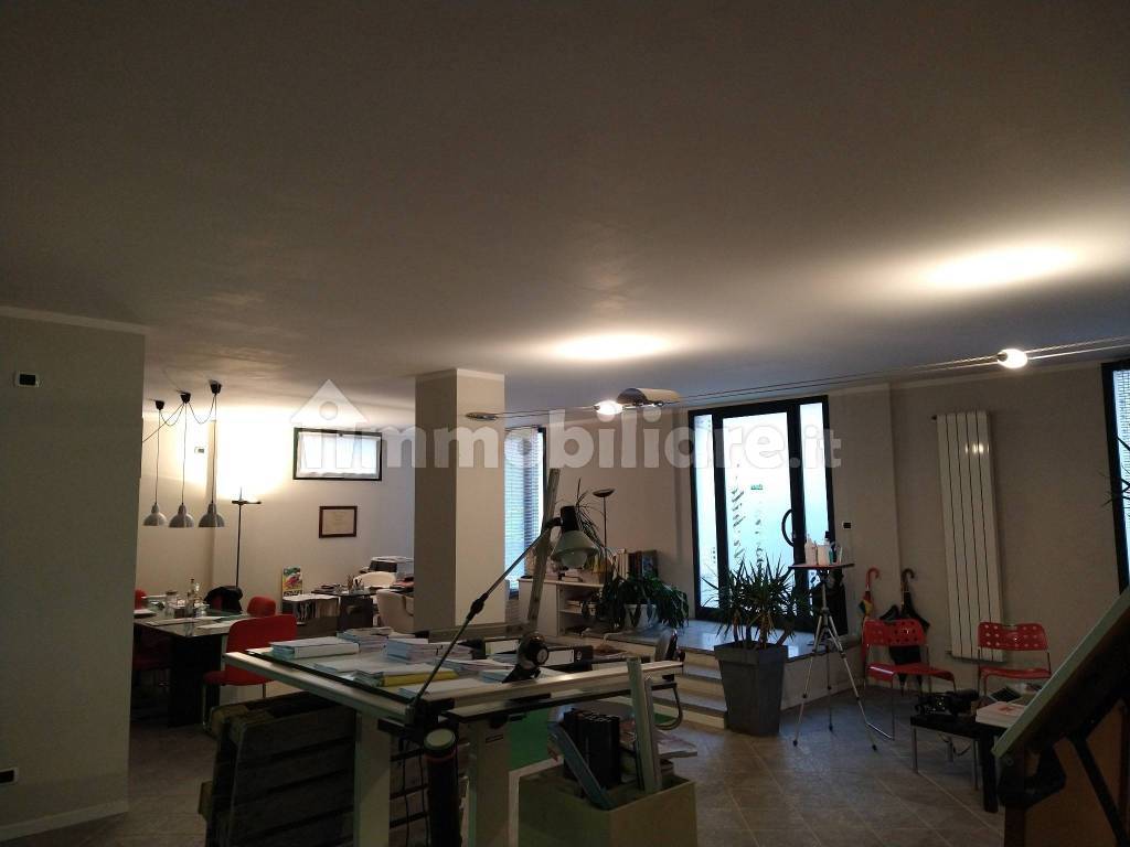 Locale commerciale, Novara, Rif. 104830223 - Immobiliare.it