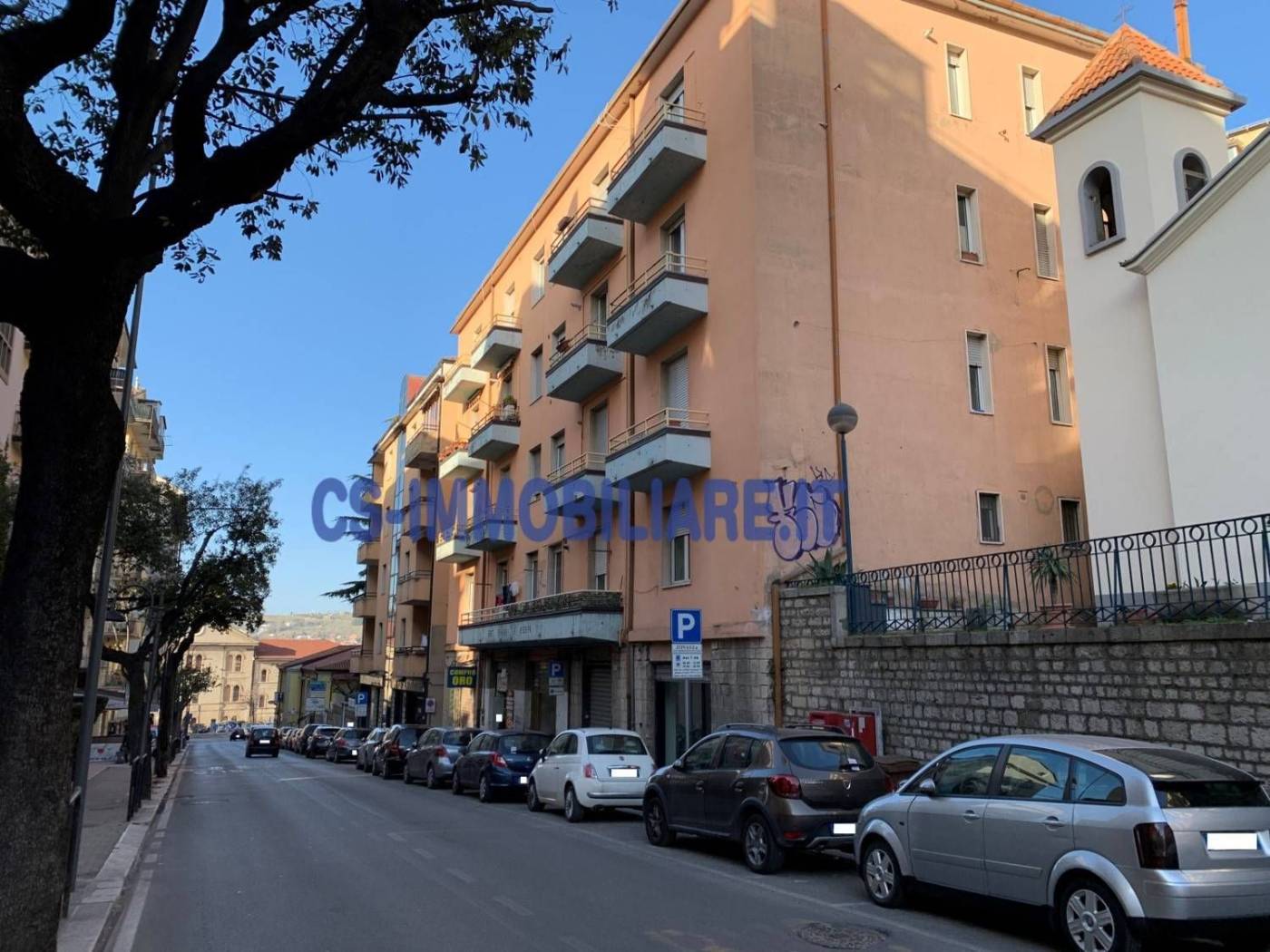 Locale commerciale in Vendita