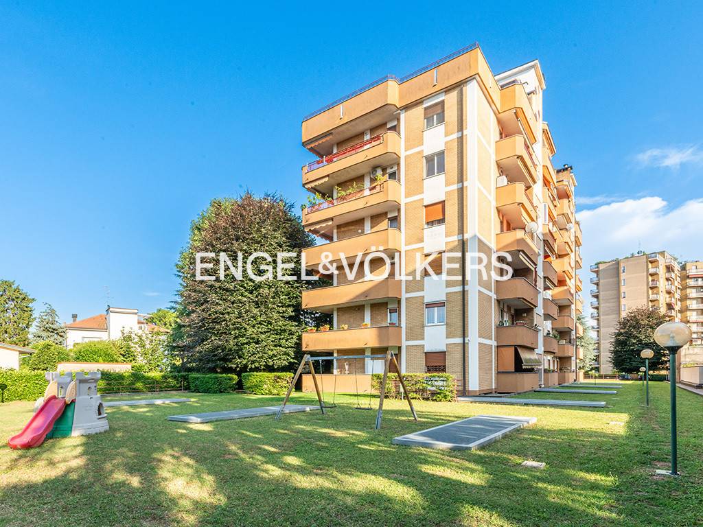 Trilocale via della Vittoria 8, Vedano al Lambro