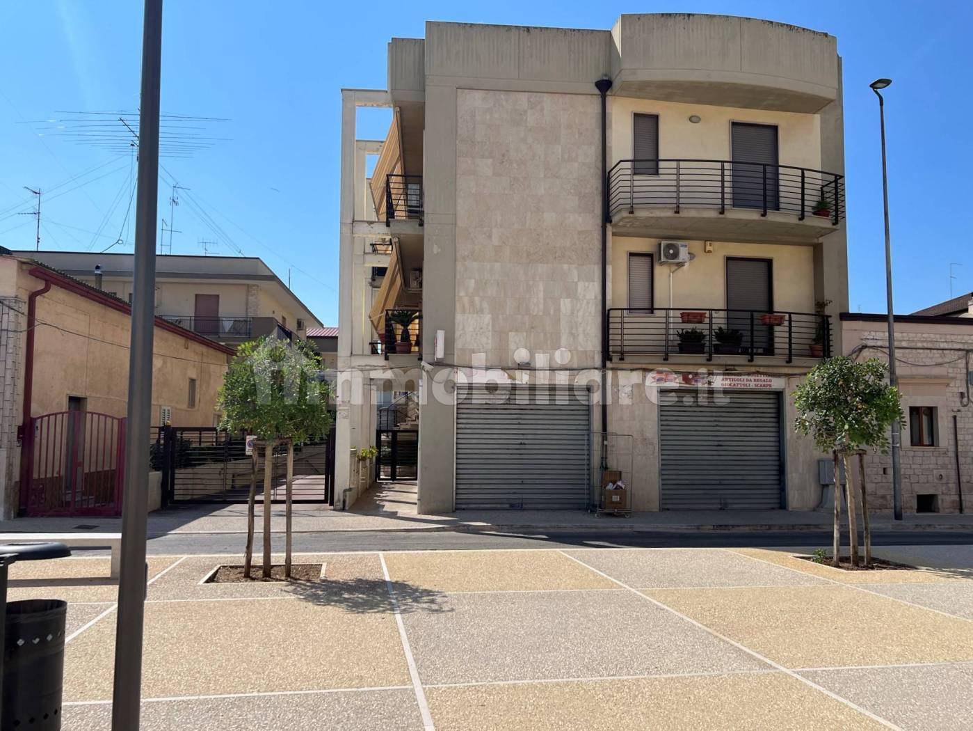 Locale commerciale in Vendita