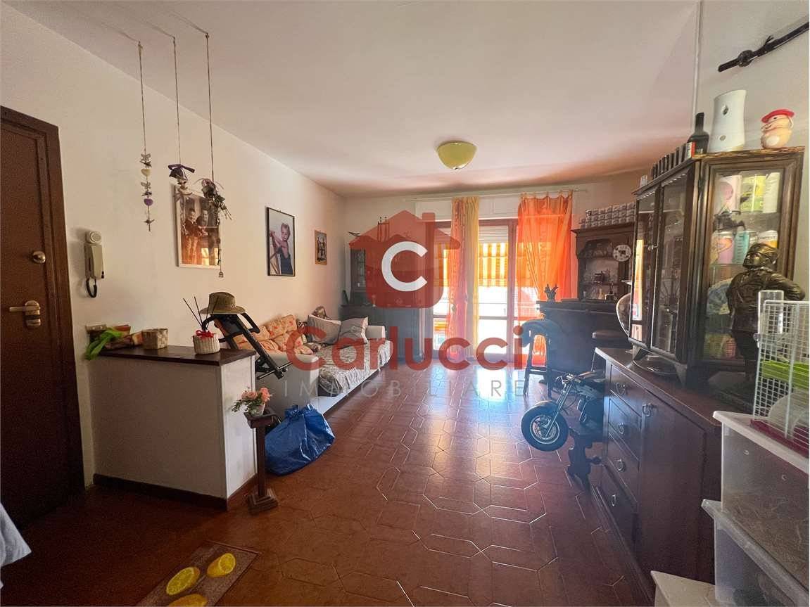 Appartamento buono stato, secondo piano, Santa Lucia, Uzzano