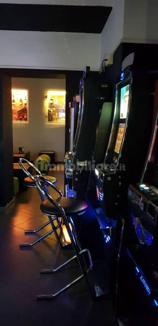 Locale commerciale in Vendita