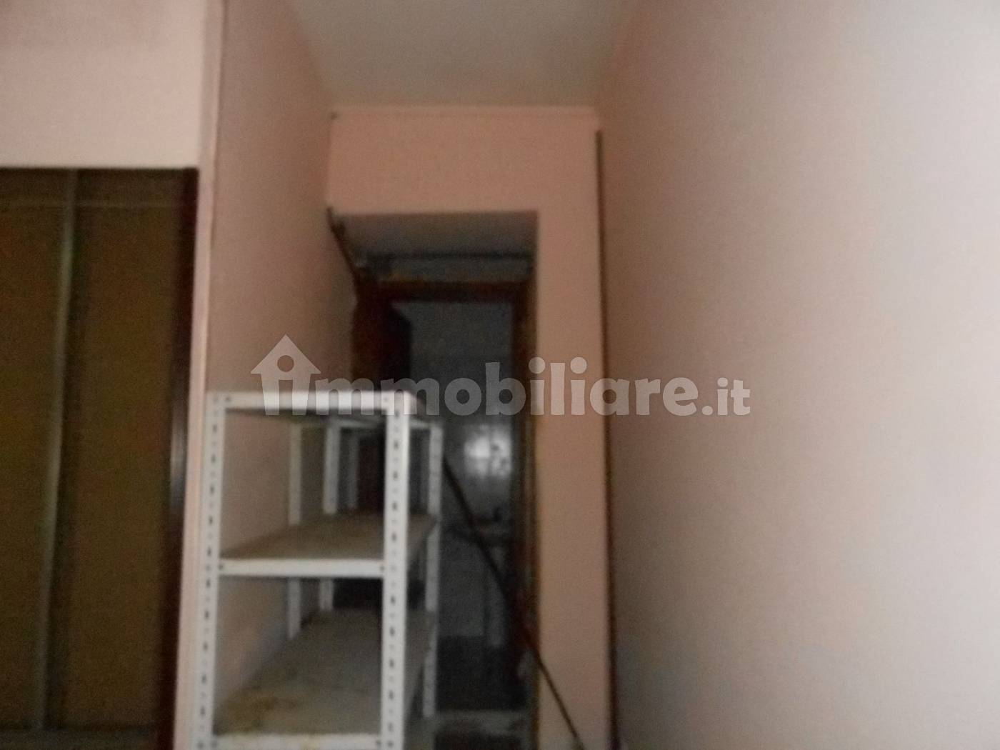 Locale commerciale in Vendita