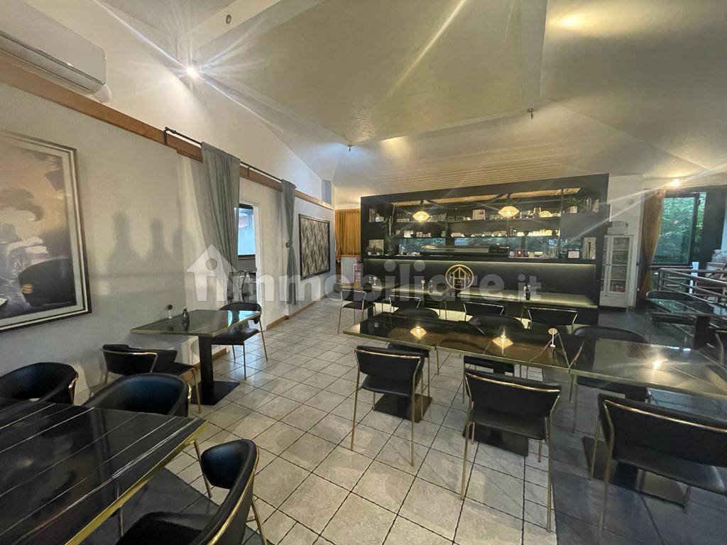 Locale commerciale in Vendita