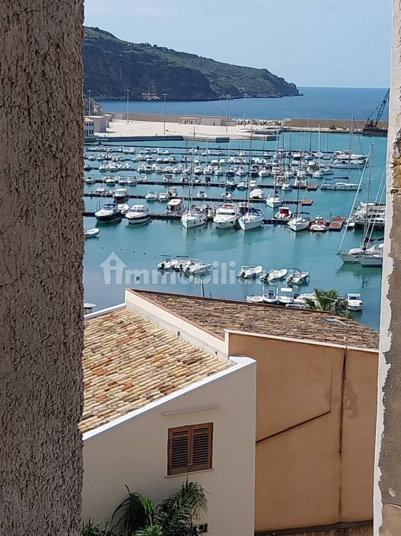 Quadrilocale da ristrutturare, secondo piano, Centro, Castellammare del Golfo