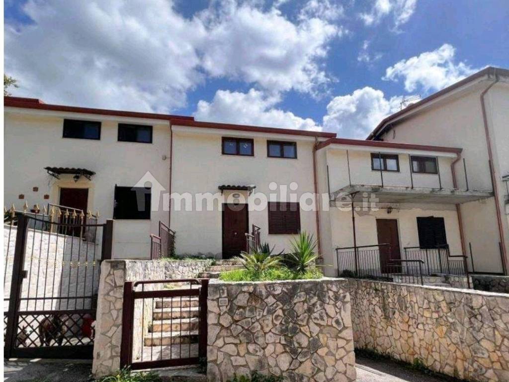 Vendita Villa a schiera in via Gaudi 55 Monteforte Irpino. Ottimo stato ...