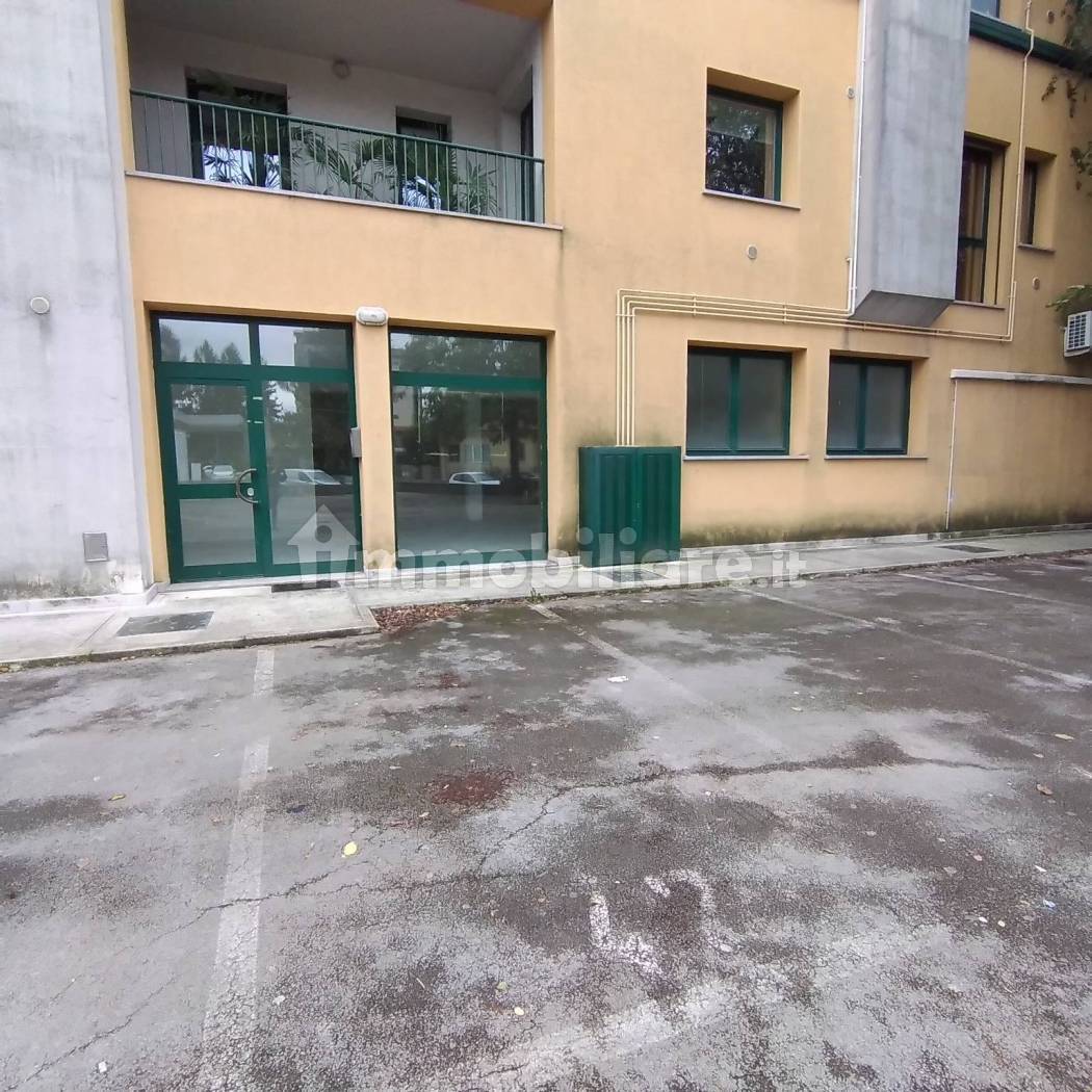 Locale commerciale in Vendita