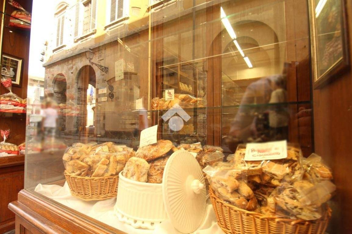 Locale commerciale in Vendita