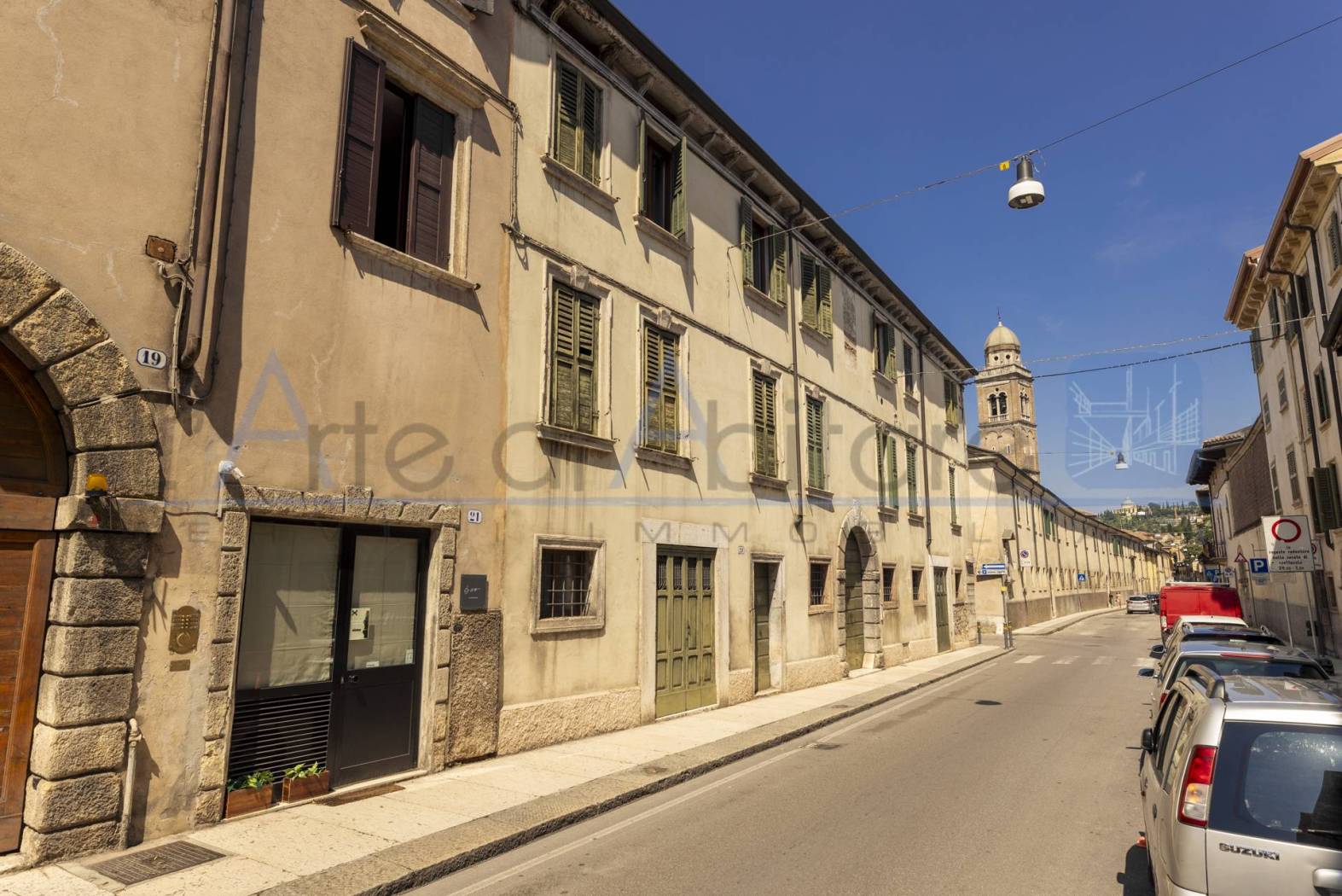 Locale commerciale in Vendita