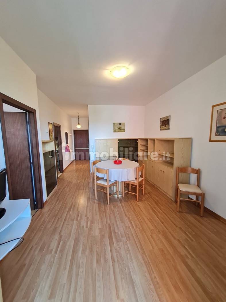 Trilocale da ristrutturare, quarto piano, Paese, Riccione