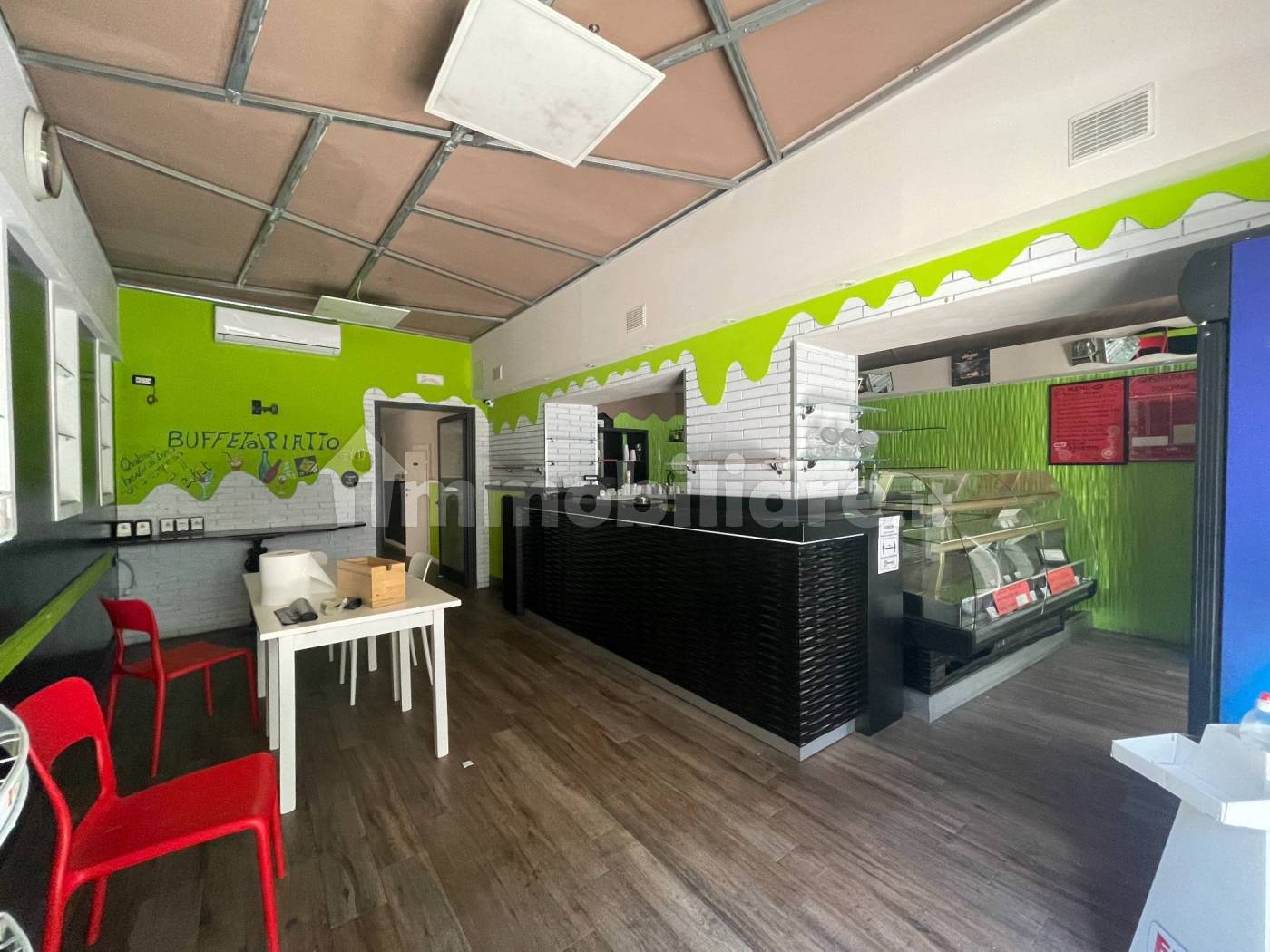 Locale commerciale con laboratorio in Vendita