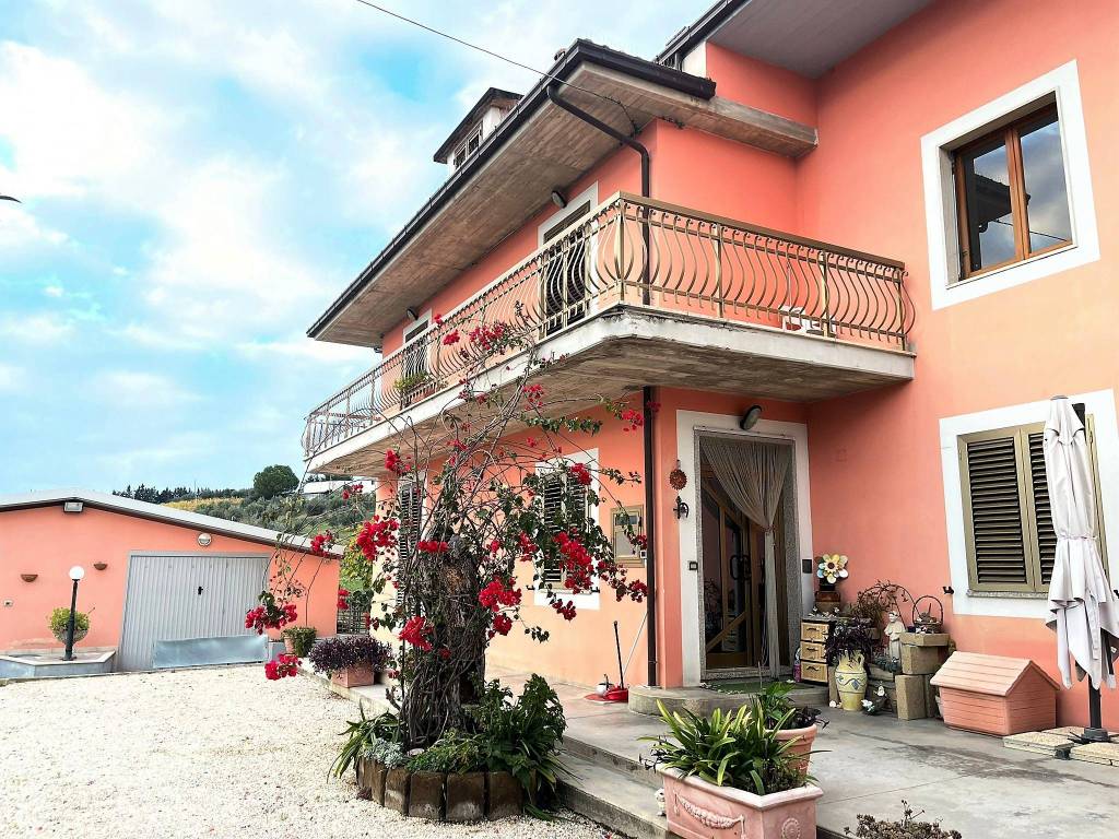 Vendita Villa bifamiliare in Contrada San Lazzaro 75/A Offida. Ottimo ...