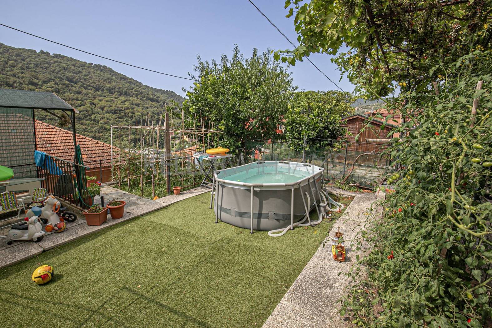 Trilocale salita alla Costa di Sant'Eusebio 6, Molassana, Genova